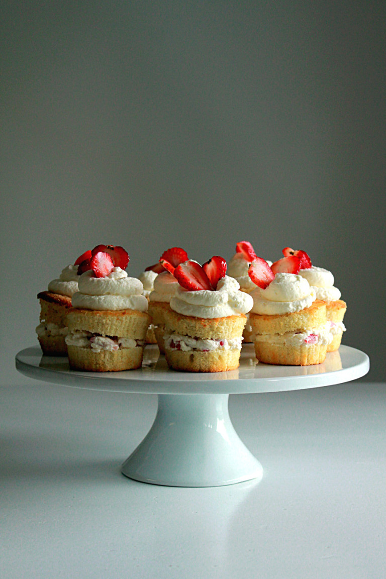 Mini Victoria Sponge Cakes - Oh Sweet Day! Blog